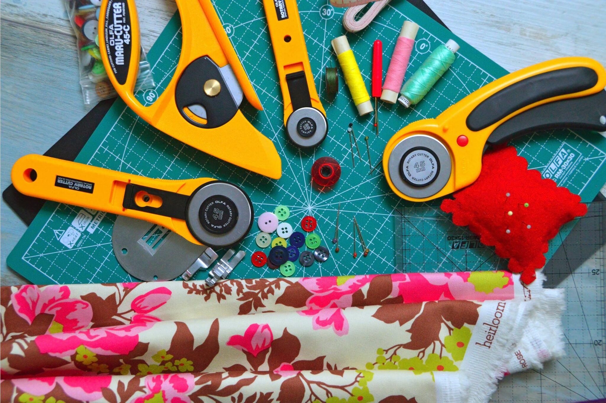 Fabric Scissors vs. Rotary Cutter – What’s the difference? – Fashion ...