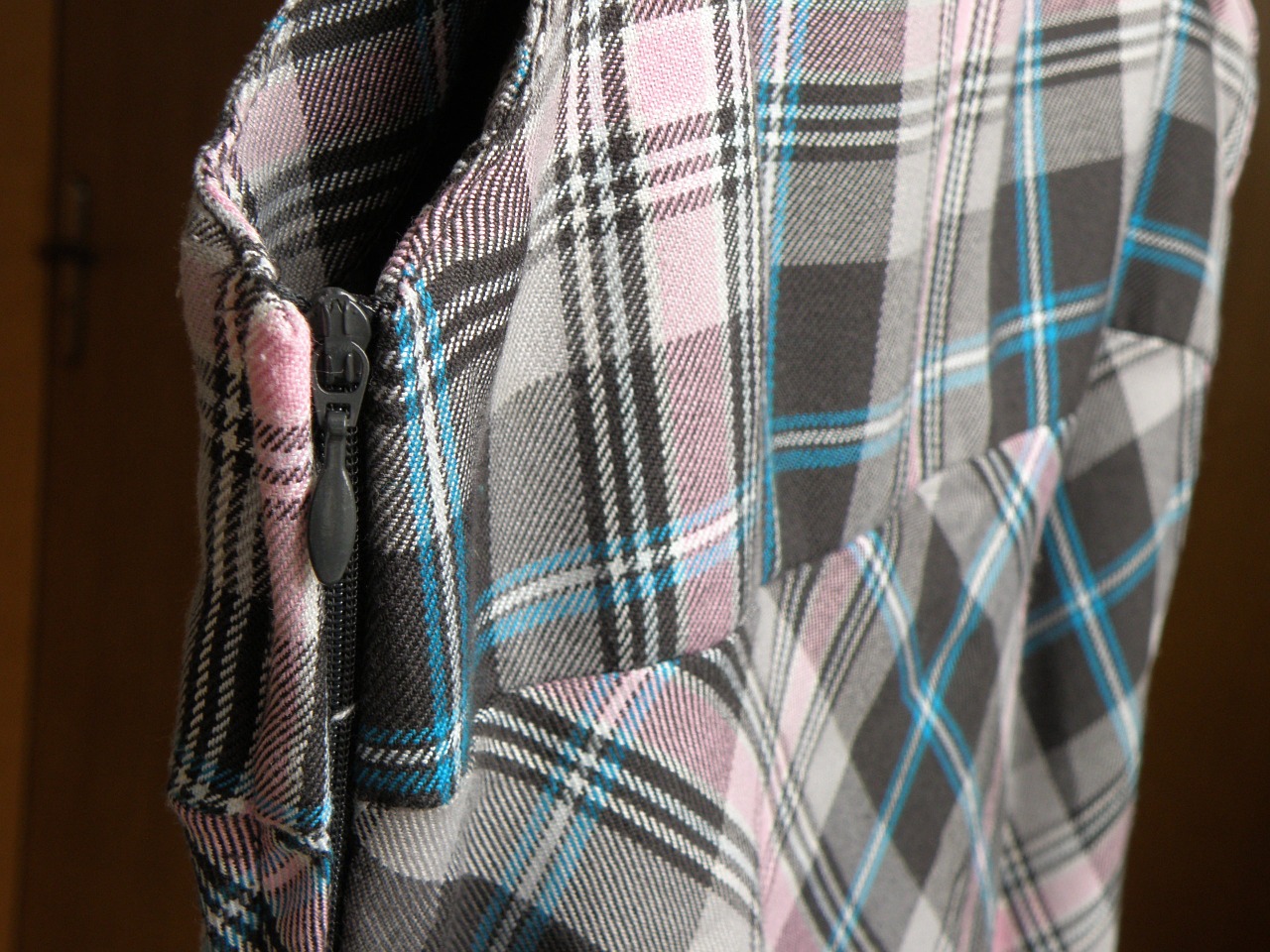 How to Sew Zippers – Fashion Wanderer